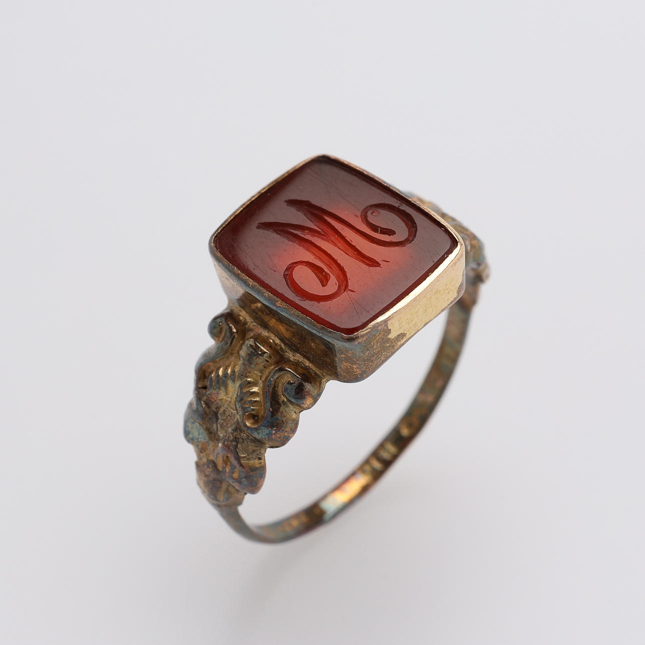 ANTIK RING, 18K GULD & ORANGE KARNEOL, TOTALT Ca. 2,4 g. Smycken ...