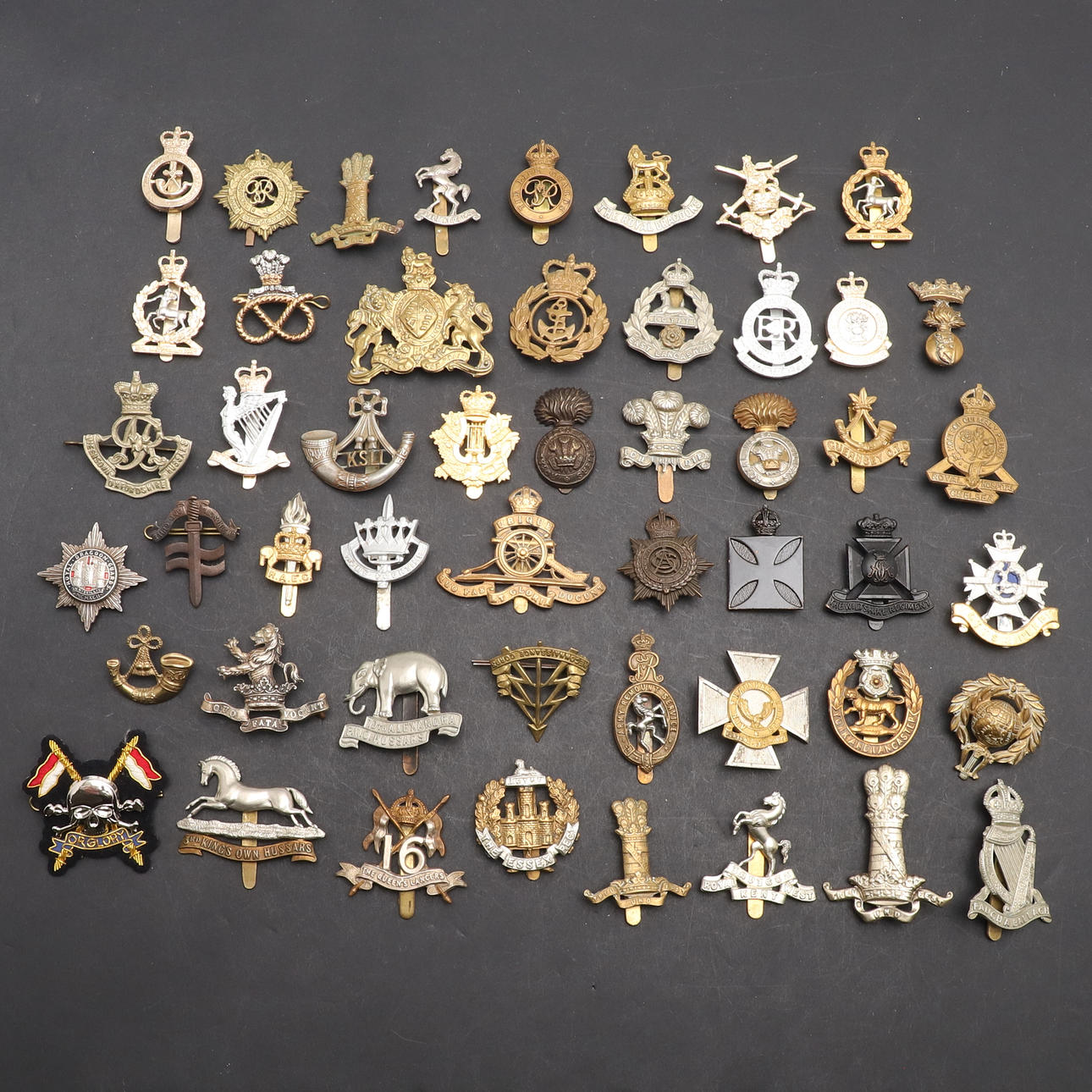 A COLLECTION OF BRITISH MILITARY REGIMENTAL CAP BADGES. Coins, Medals ...