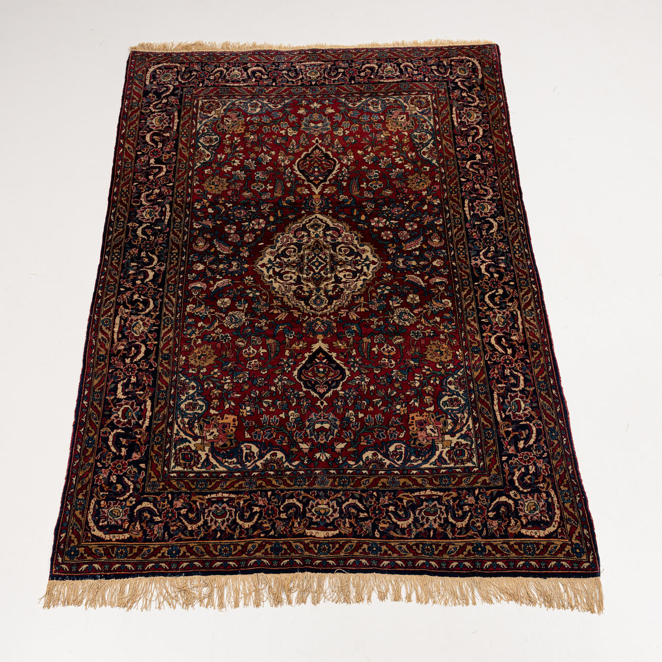 MATTA, Isfahan, ca 211x141 cm. Mattor & Textil - Persiska Mattor ...