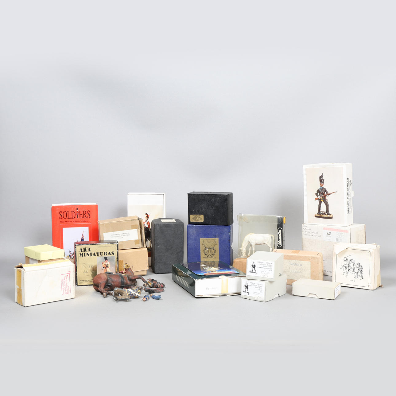 EN SAMLING MINATURHISTORISKA MILITÄRA FIGURER (ANTAL). Leksaker ...