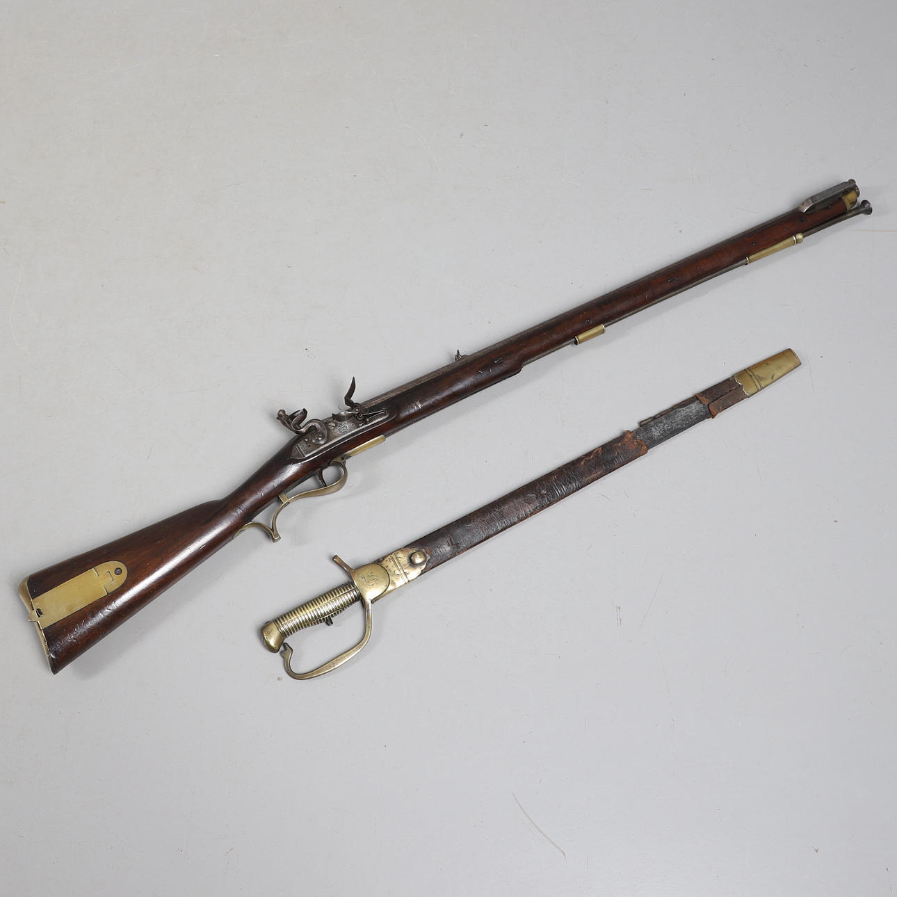 AN EARLY 19TH CENTURY BAKER RIFLE BY KETLAND AND CO. Weapons ...