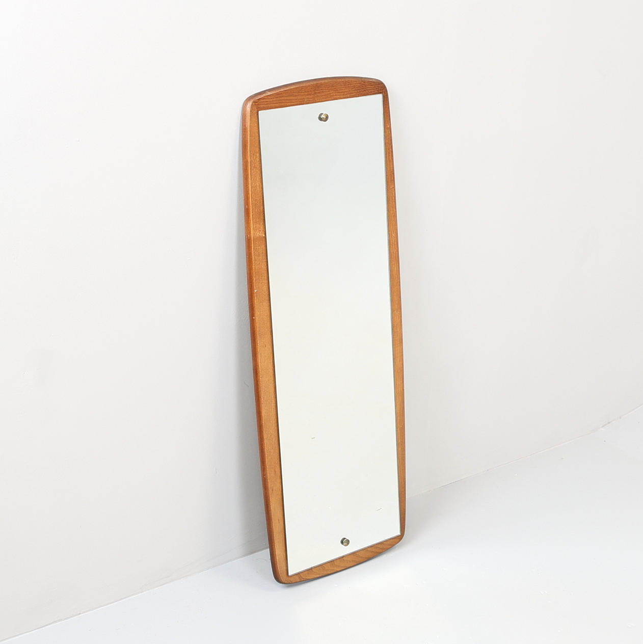 MID-CENTURY TEAK WALL MIRROR. Mirrors - Auctionet