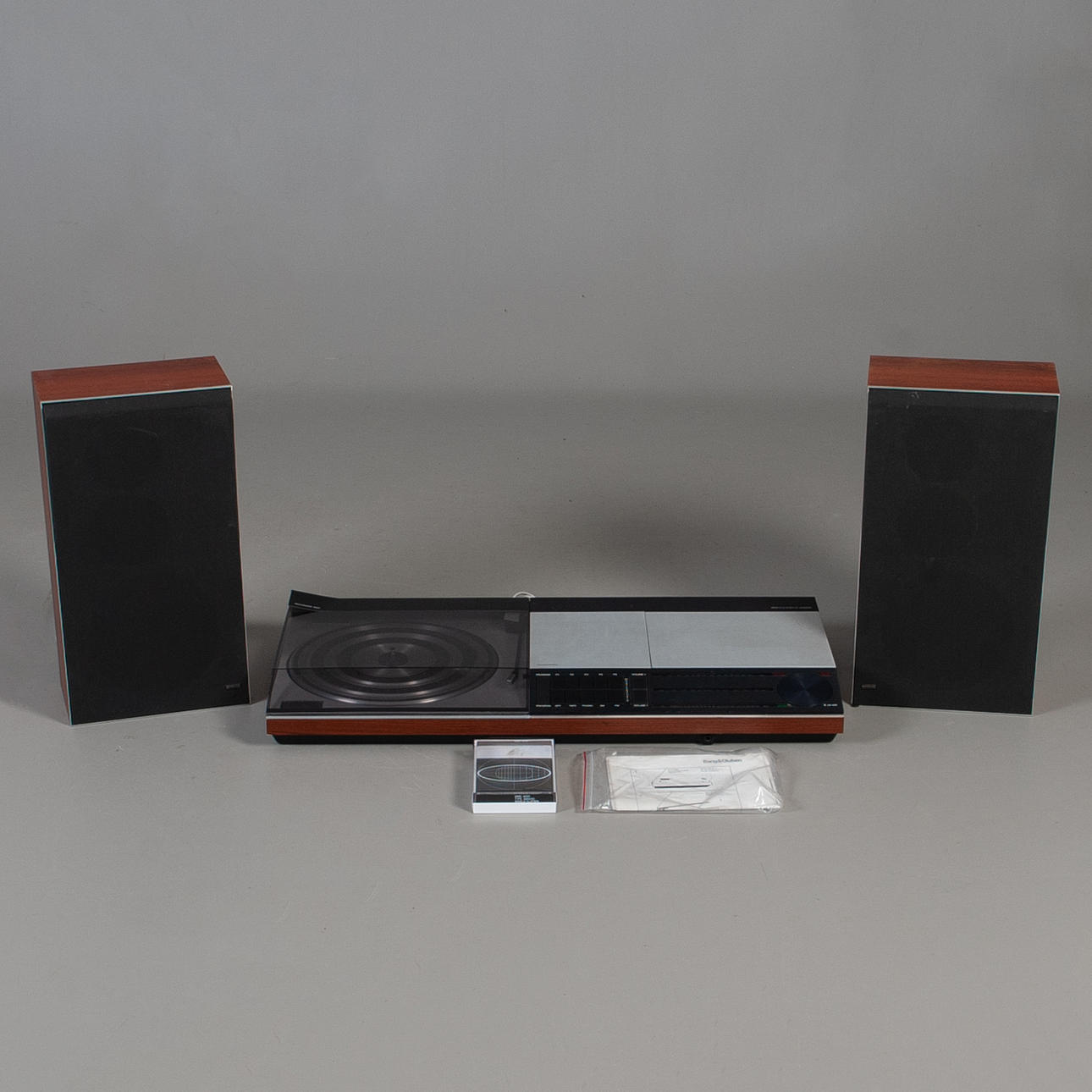 BANG & OLUFSEN Beocenter 3300 with Beovox S35 speakers. Miscellaneous ...