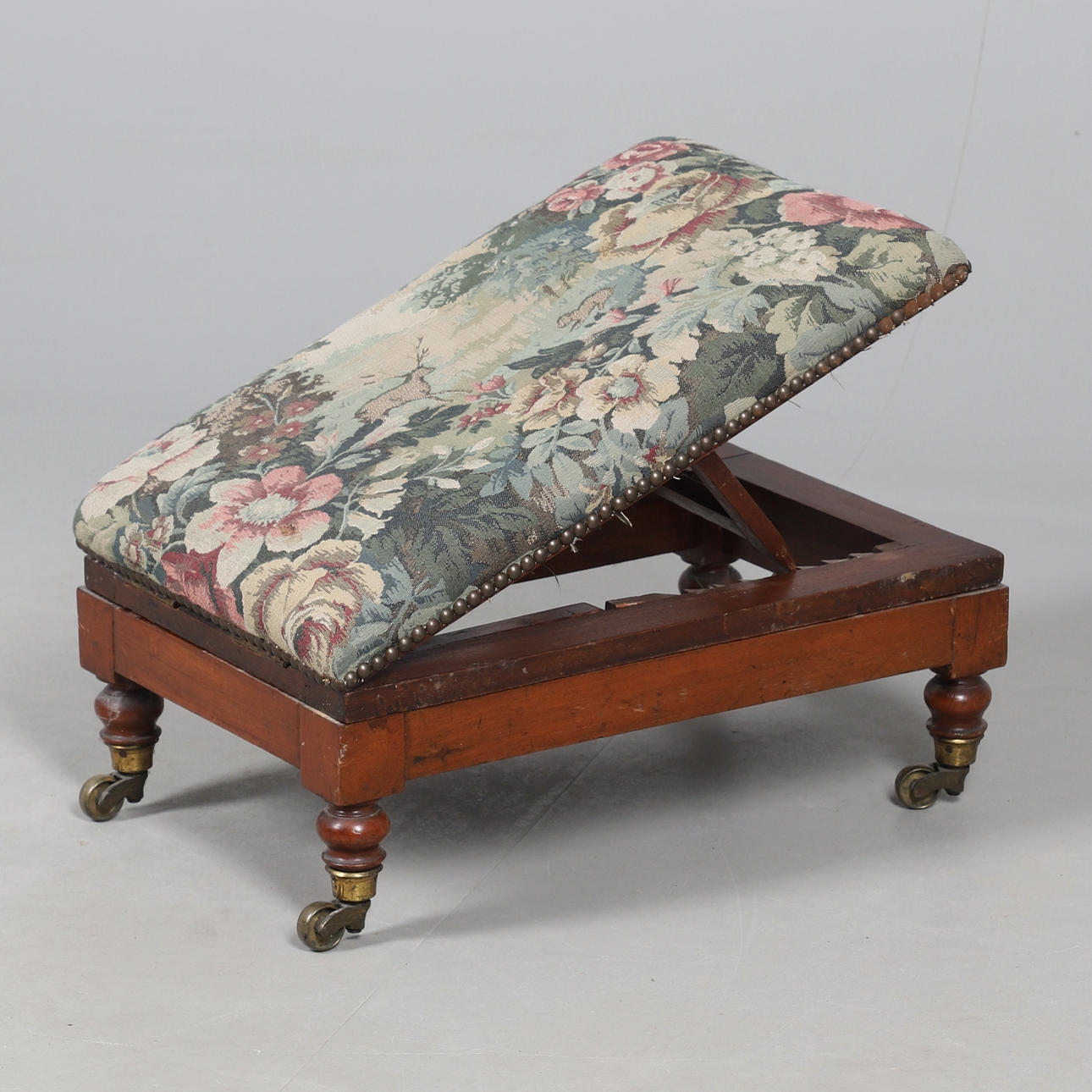 ANTIQUE ADJUSTABLE FOOT STOOL. Furniture - Other - Auctionet