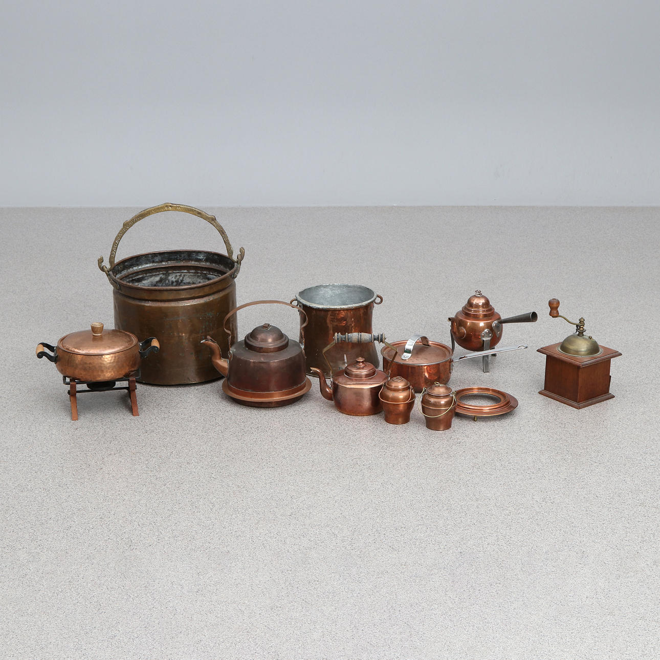 COLLECTION OF COPPER OBJECTS 9 PCS, as well as a coffee grinder, 1800 ...