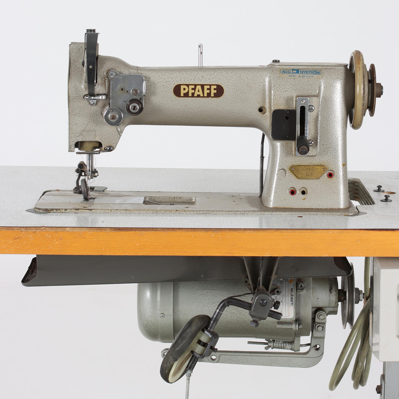 SYMASKIN, industrimodell, Pfaff 141-6/01. 1900-tal. Samlarföremål ...