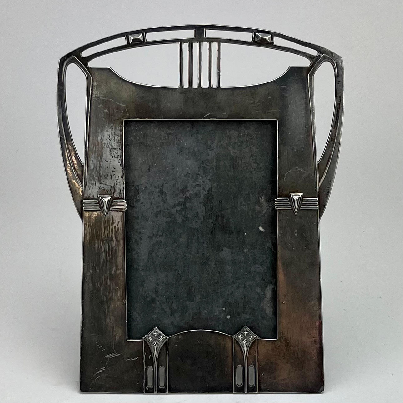 WMF (WÜRTTEMBERGISCHE METALLWARENFABRIK). A white metal photo frame ...