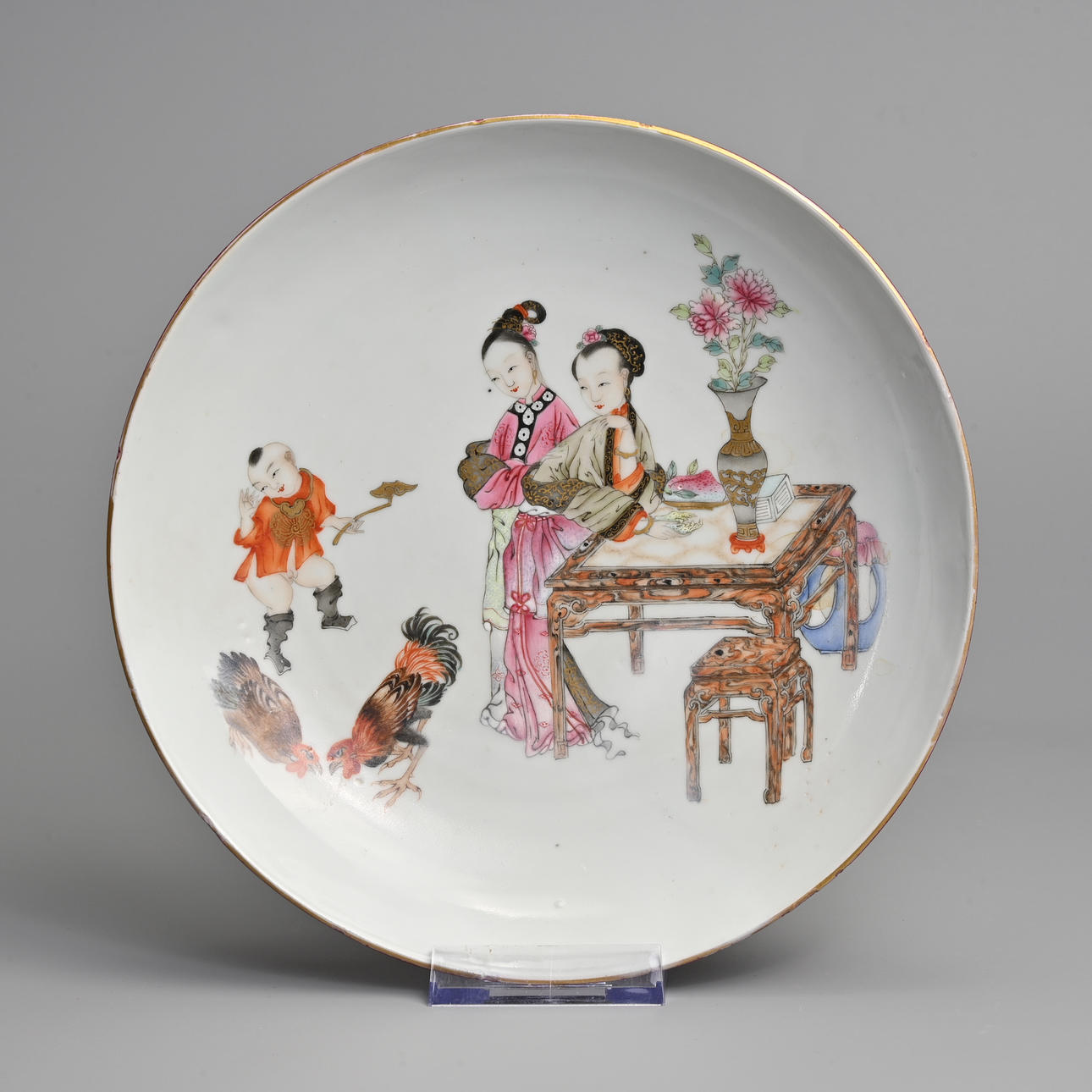 A CHINESE RUBY-GROUND FAMILLE ROSE PORCELAIN DISH, PROBABLY 18TH ...