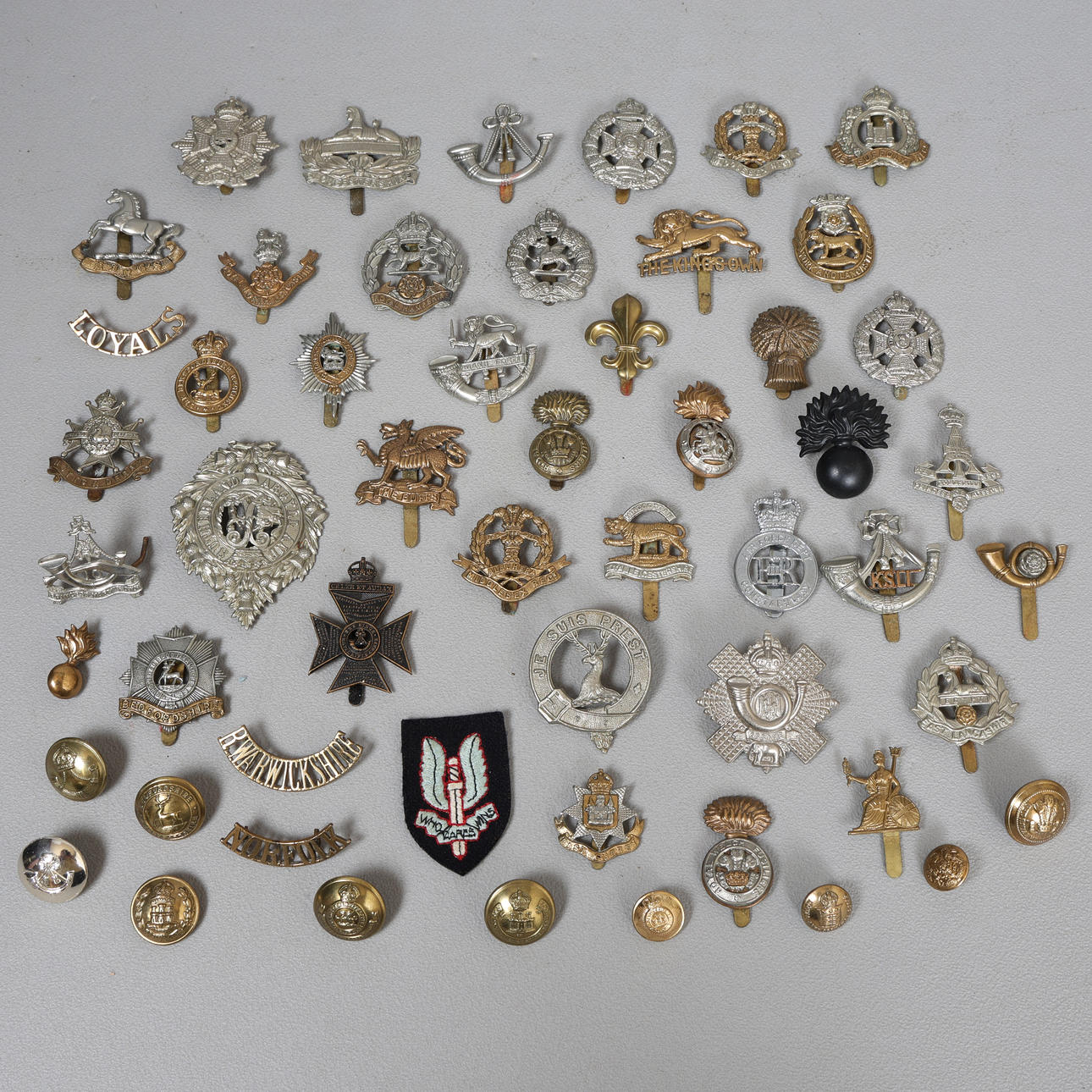 SELECTION OF BRITISH MILITARY BADGES (QTY). Weapons & Militaria - Other ...