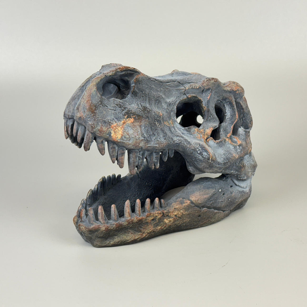 T-REX SKULL RESIN SCULPTURE. Art - Sculptures & Bronzes - Auctionet