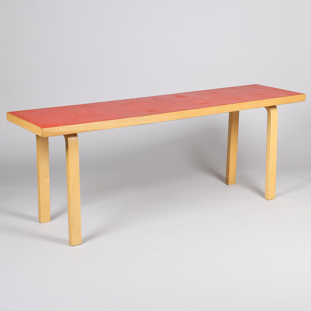 PAUSTIAN. Elongated table in ALVAR AALTO style, red linoleum and ash ...