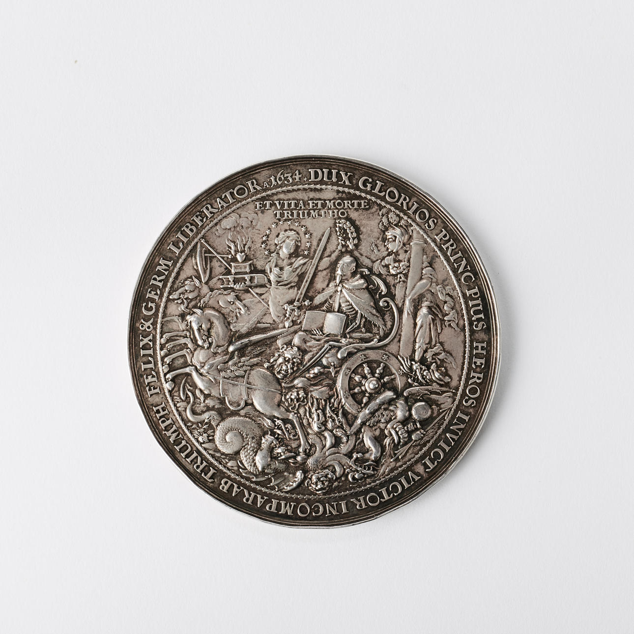 MEDALJ, till minne av konung Gustav II Adolf död och begravning 1632 och 1634. Silver. Av ...
