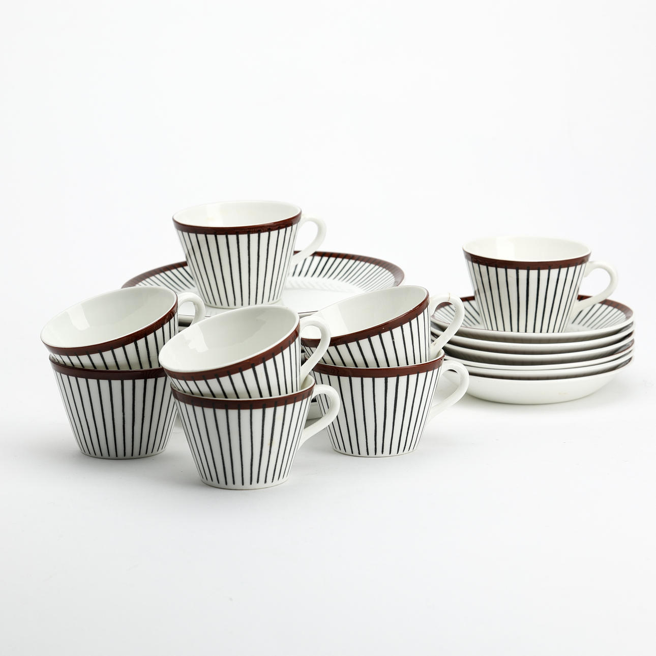 STIG LINDBERG. A set of 16 pieces, Gustavsberg, “Spisa Ribb”, flintware ...