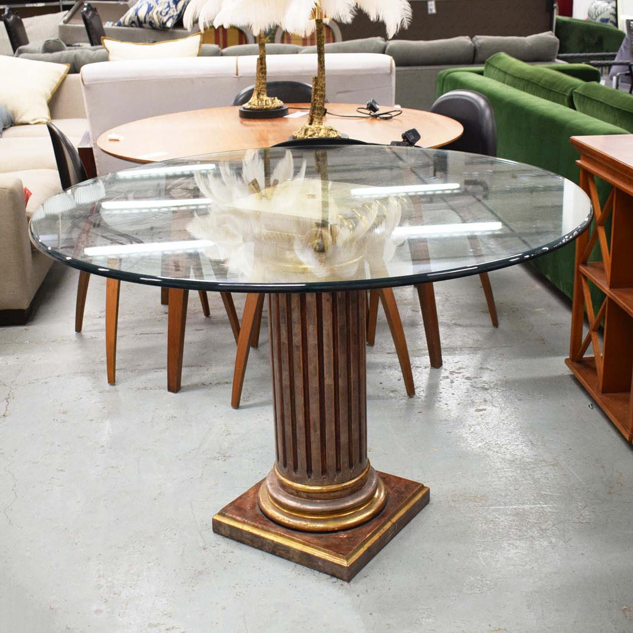 IONIC COMLUMN BASE CENTRE TABLE. Furniture - Tables - Auctionet