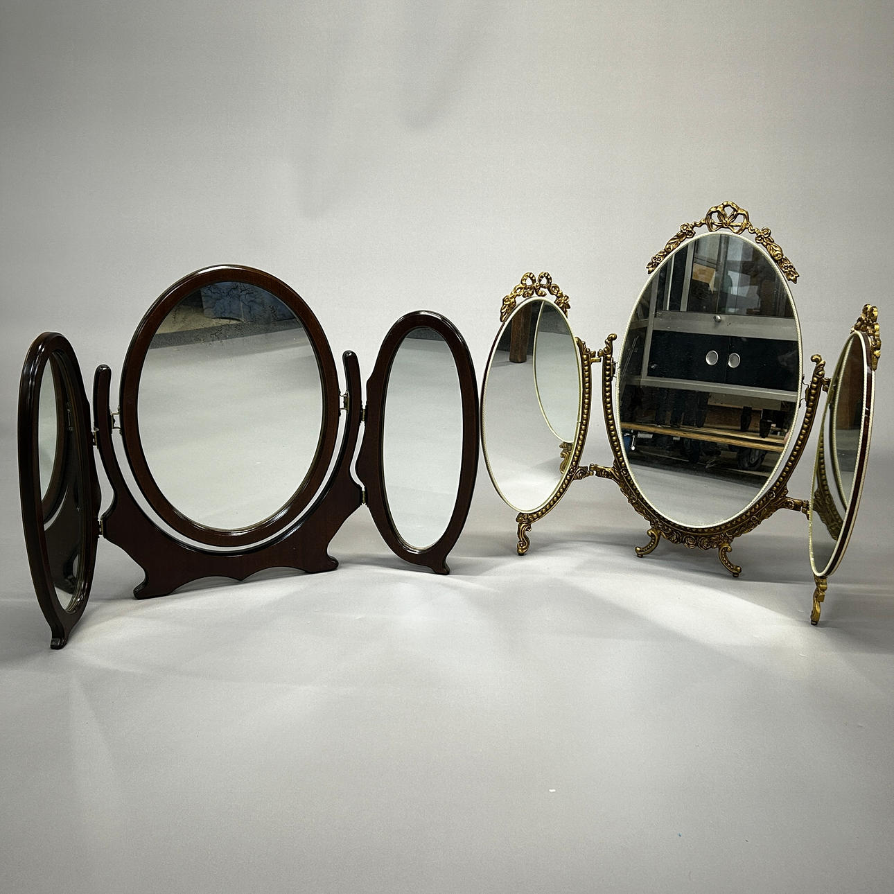 TWO DRESSING TABLE MIRRORS. Mirrors - Auctionet