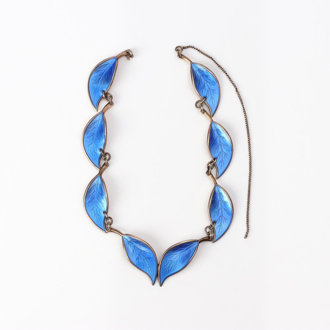 DAVID ANDERSEN, A NECKLACE. Sterling silver with blue enamel in the ...