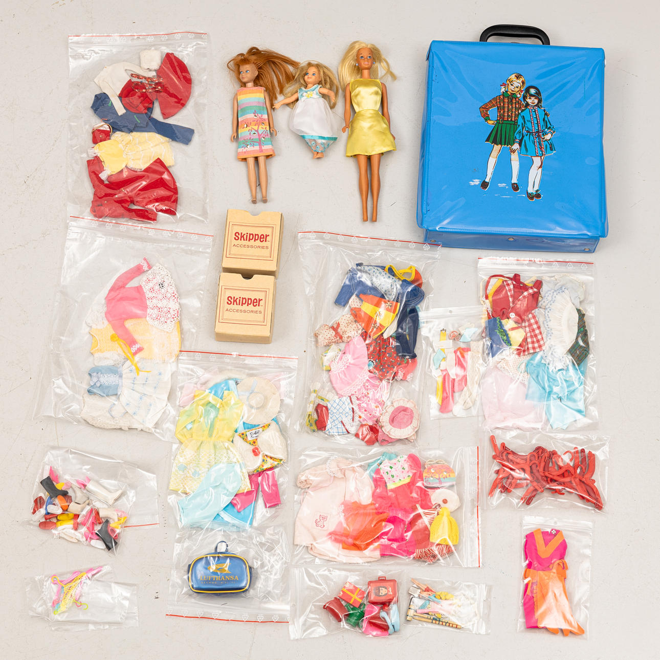 MATTEL INC. "Barbie", SunSet Malibu, "Skipper", "Tutti", med kläder ...