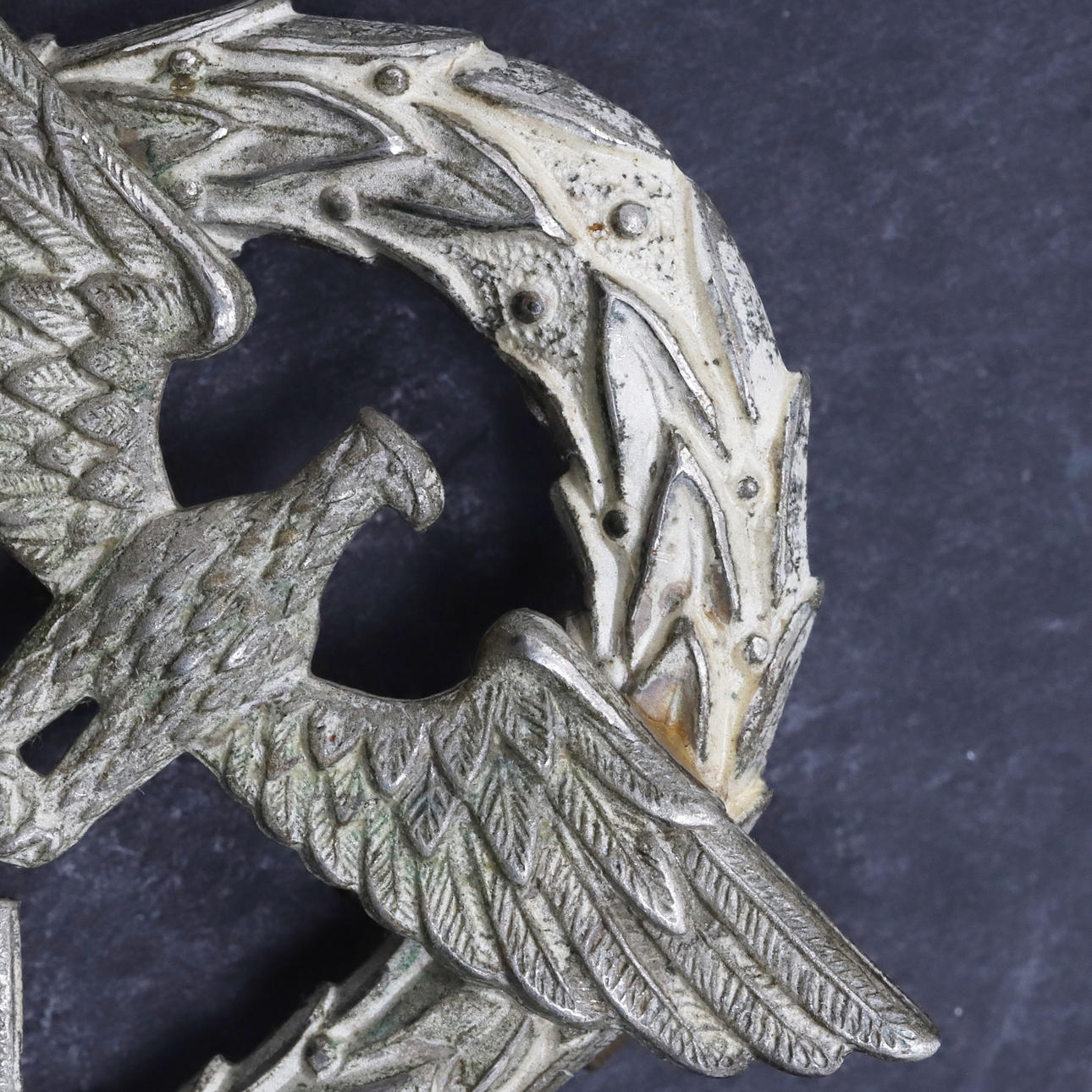 A SECOND WORLD WAR GERMAN POLICE CAP BADGE. Weapons & Militaria - Other ...