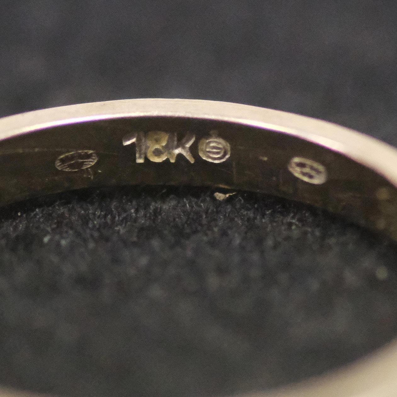 RING, 18K VITT GULD. Smycken & Ädelstenar - Ringar - Auctionet