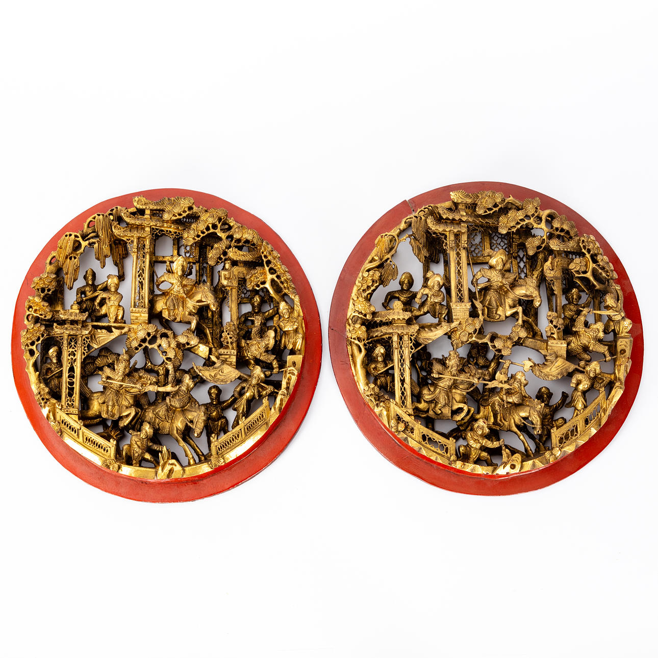 Two carved plates with armed fighter figures, Chaozhou, China, 20. Jh ...