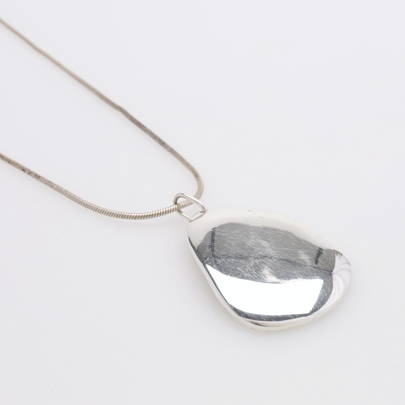 EFVA ATTLING. HÄNGE, STERLINGSILVER, "ROSE PETAL", STOCKHOLM, 2000-TAL ...