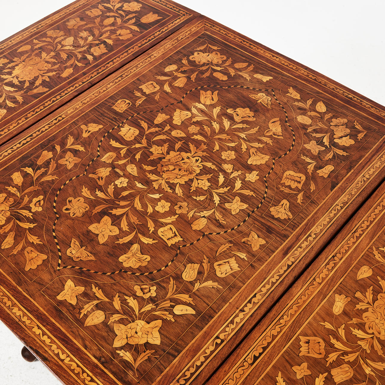 A flapper table, Holland, 18th century, sk. bloemen marqueterie-decor ...