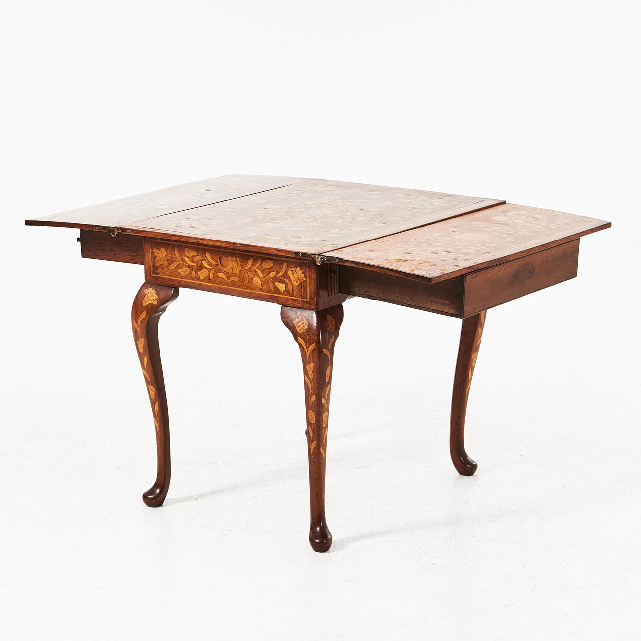 A flapper table, Holland, 18th century, sk. bloemen marqueterie-decor ...