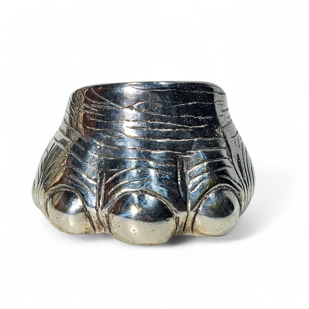 Center shaped like an elephant's foot in silver metal. Silver & Metals ...