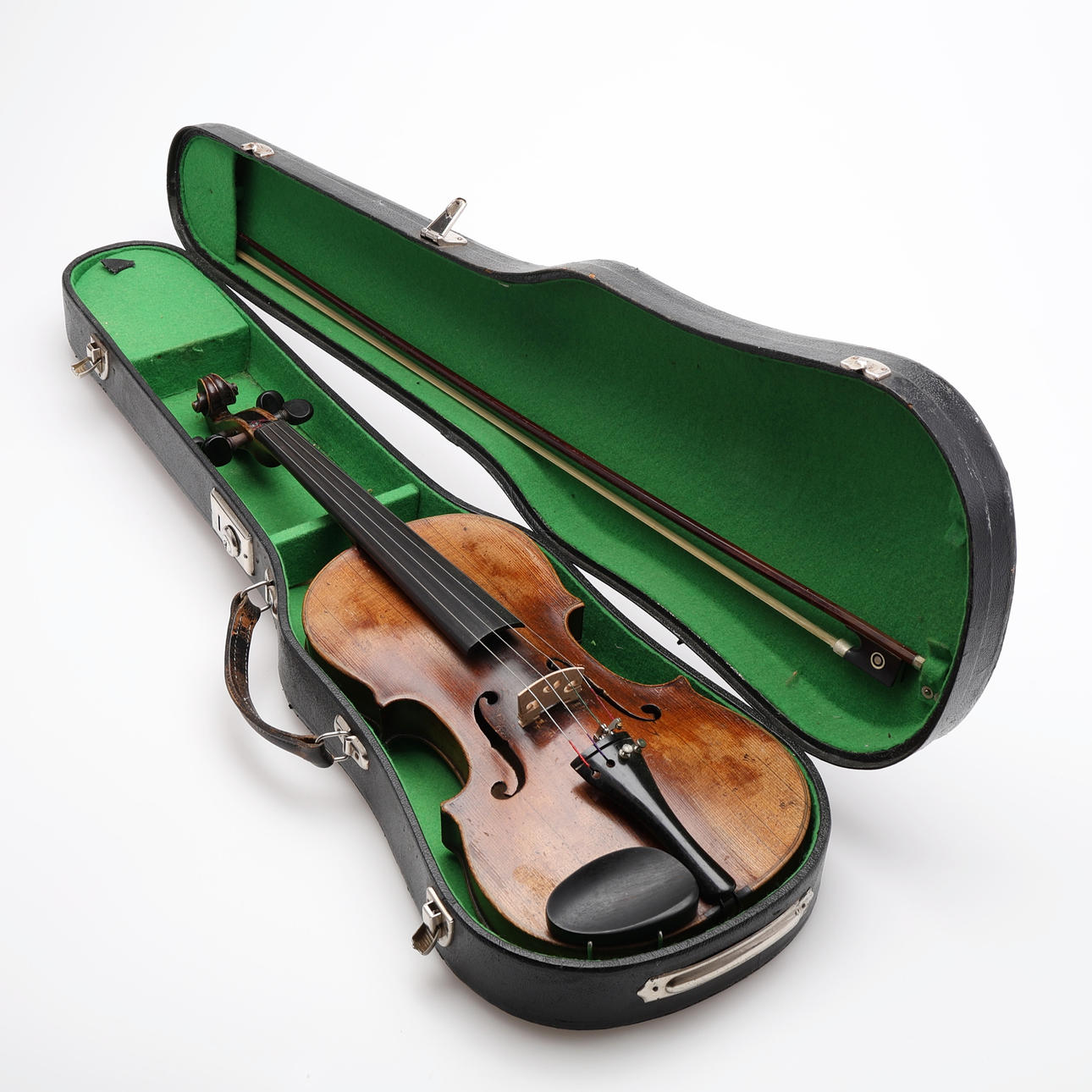 AN ANTIQUE VIOLIN, amati model. Collectables - Musical instruments ...
