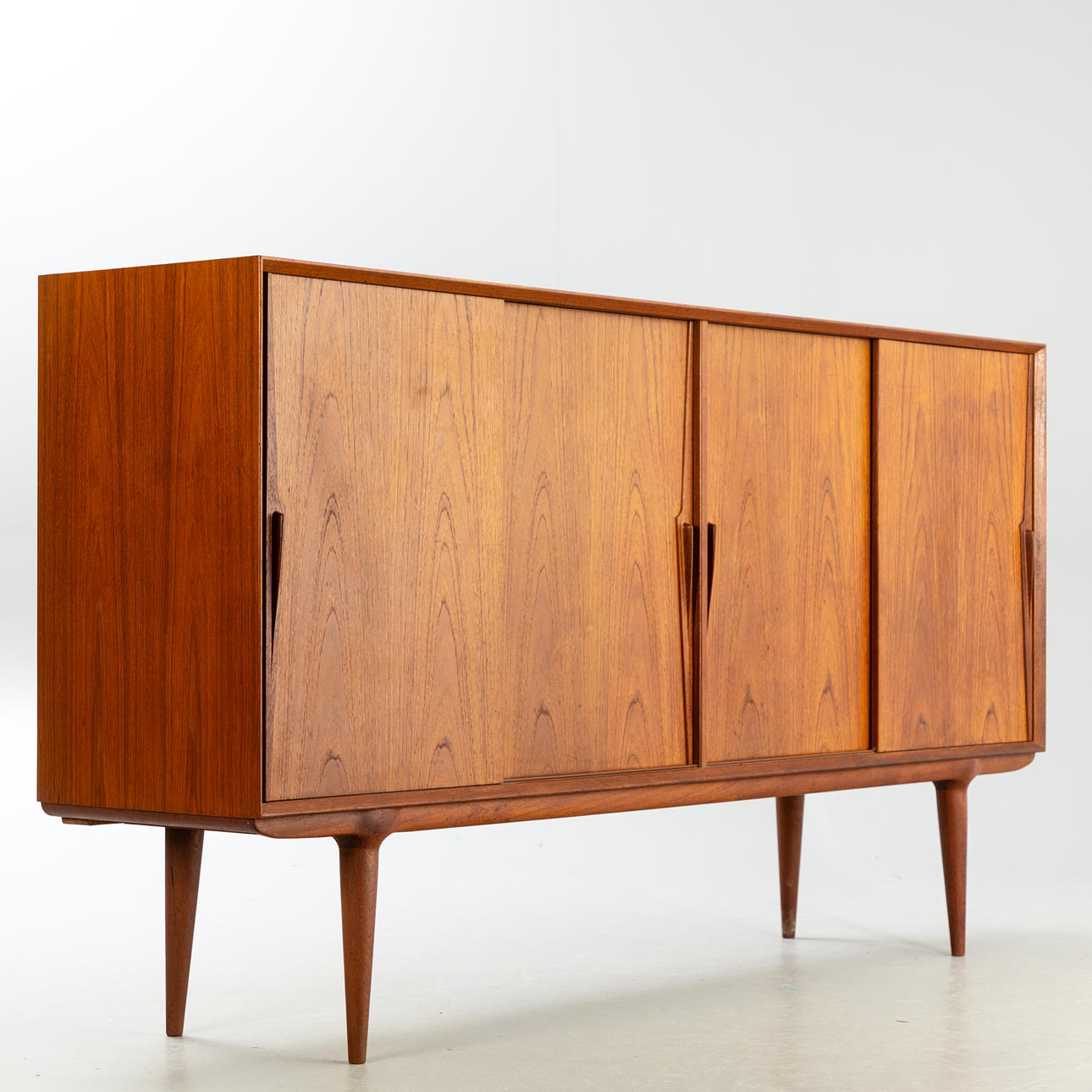 UNNI OMANN. Möbelfabrik Omann Jun. 'Model 19' teak sideboard Denmark ...