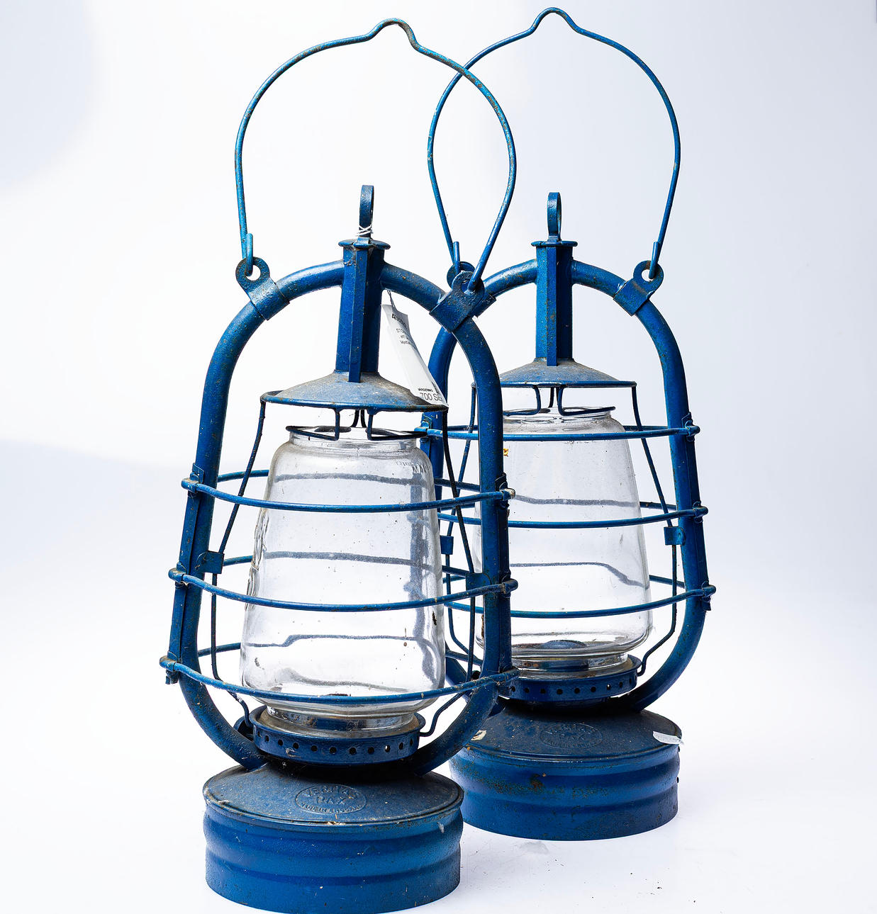 A pair of “Pax” storm lanterns, Veritas, England. Lighting & Lamps - Other lighting - Auctionet