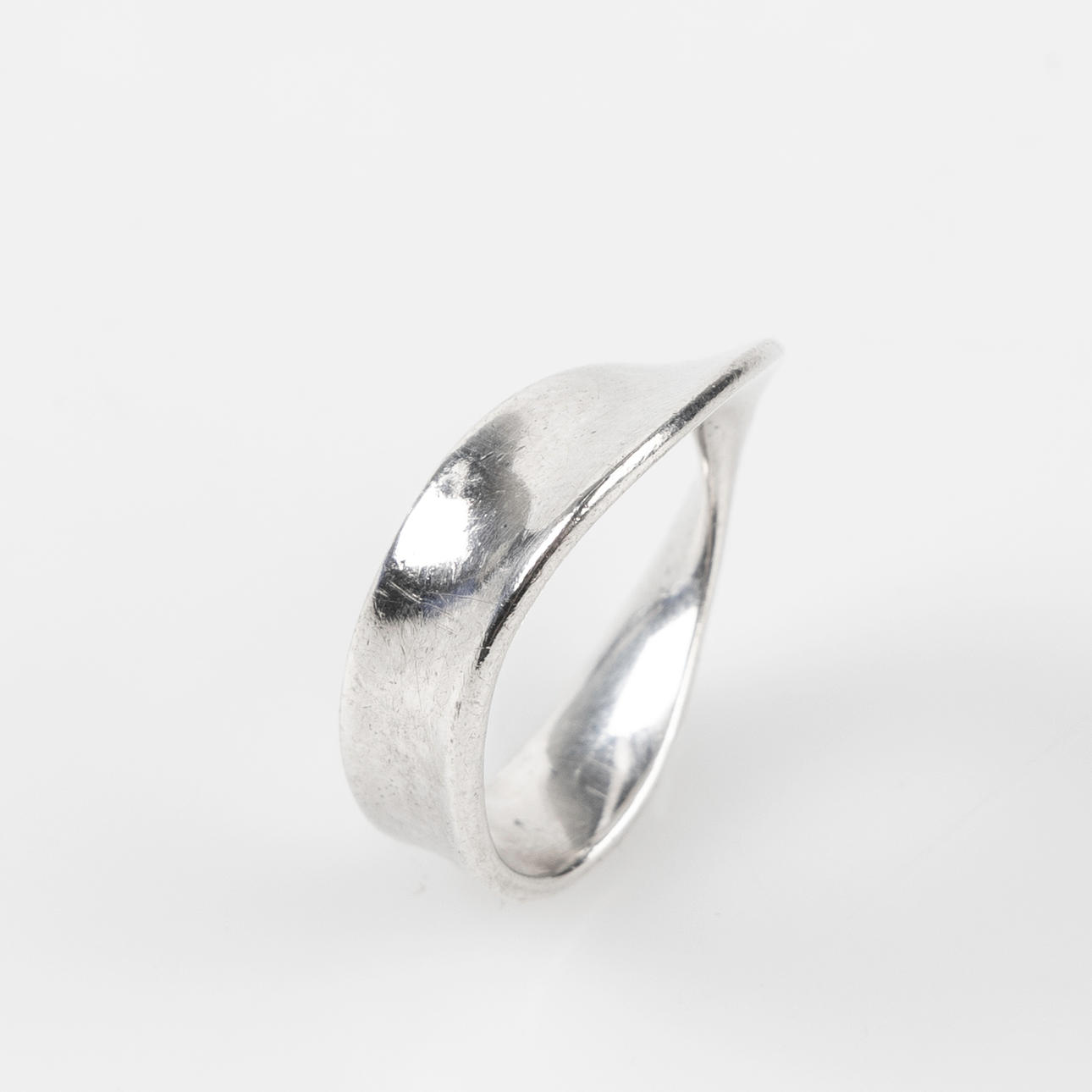 VIVIANNA TORUN BÜLOW-HÜBE. Ring, Dessin 148 B "Möbius", Georg Jensen ...