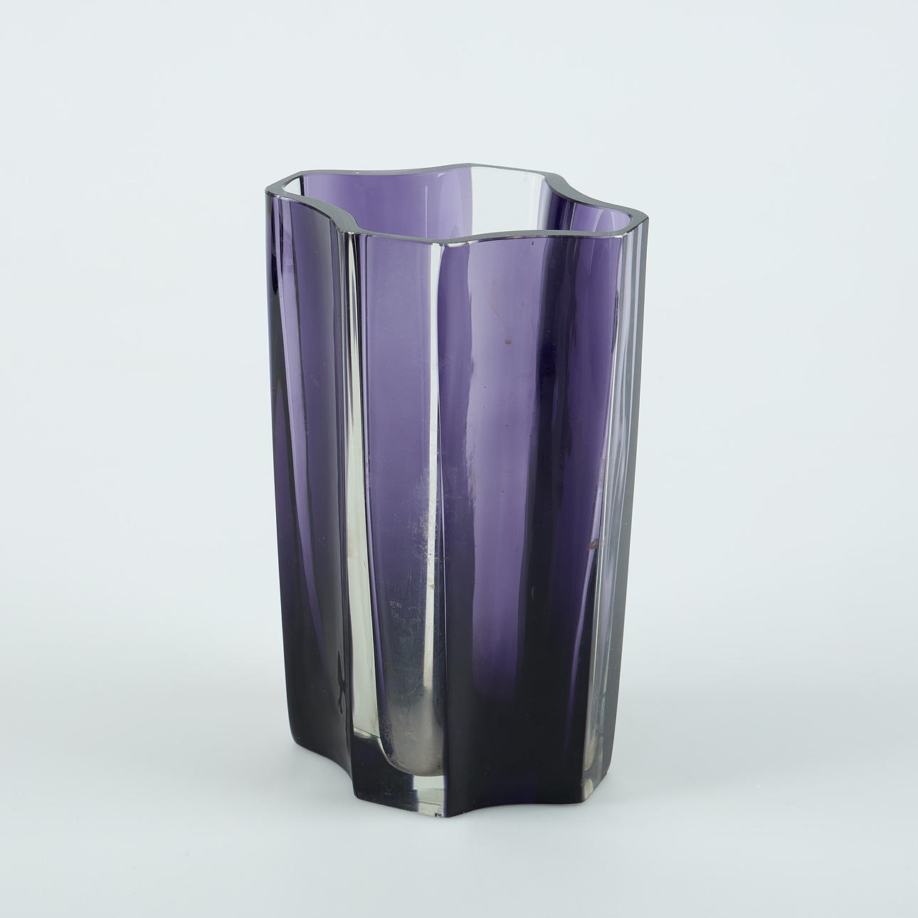 JAAKKO NIEMI. Vas. Signerad Nuutajärvi Notsjö. sent 1960-tal. Glas ...