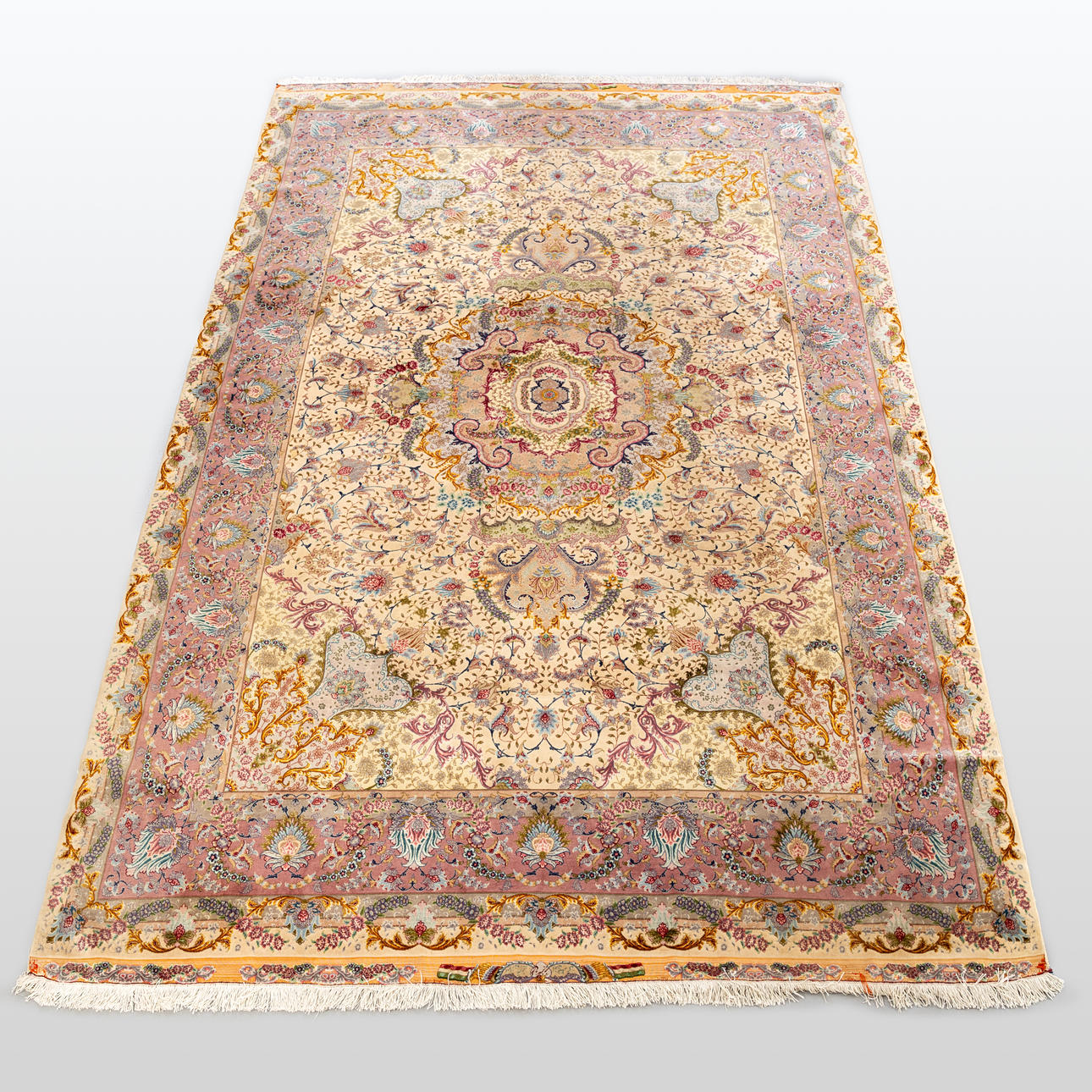 Silkesmatta, Tabriz, Iran, signerad, 20. Jh. Mattor & Textil ...