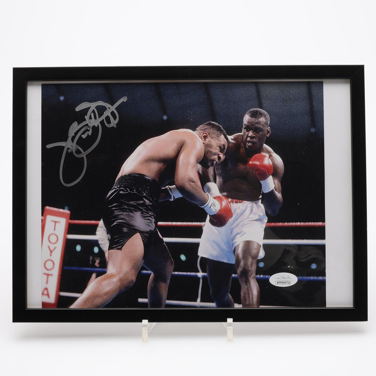 AUTOGRAPH. COLOR PHOTO SIGNED BY BUSTER DOUGLAS WHEN HE KNOCKS OUT MIKE ...