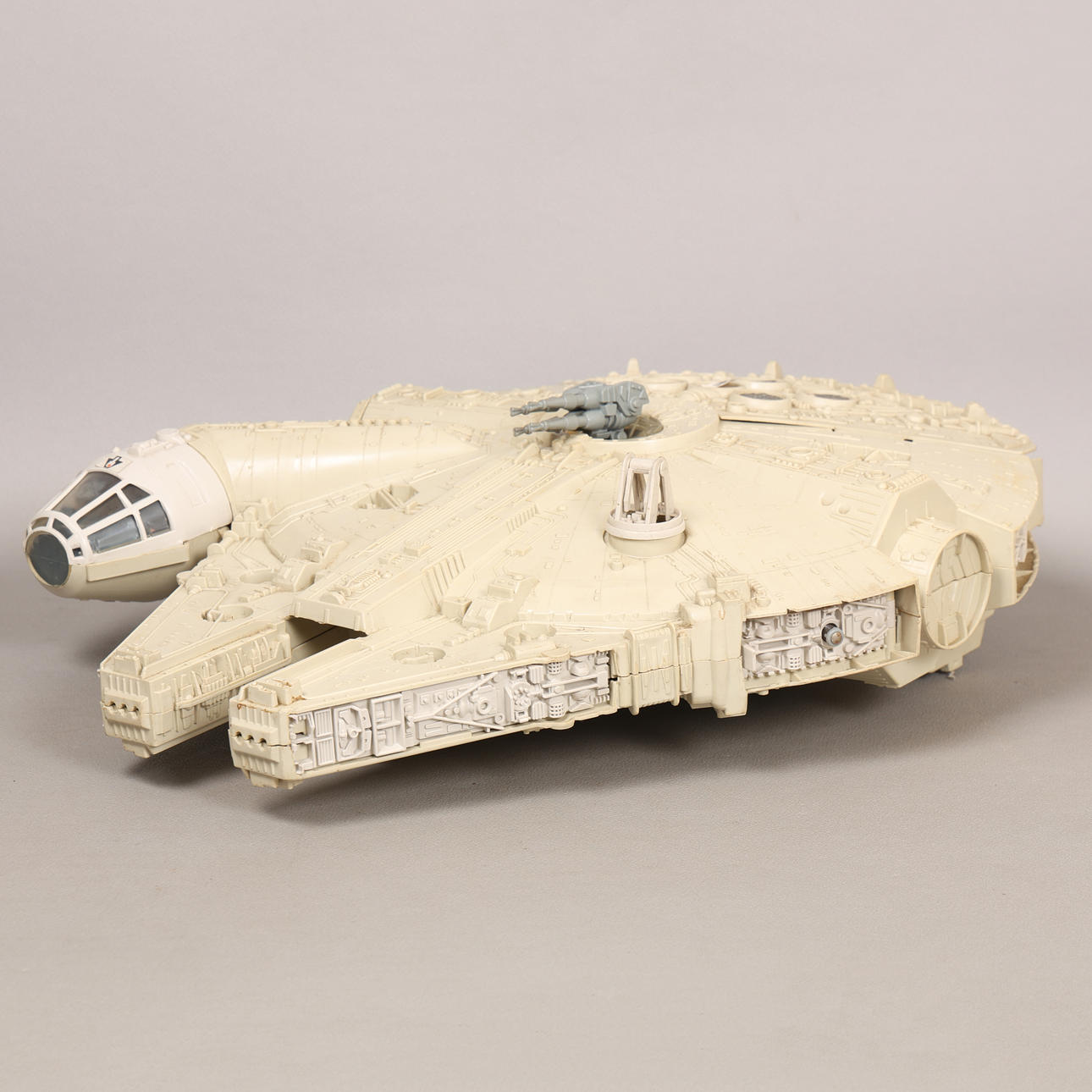 STAR WARS, MILLENIUM FALCON, PROBABLY PALITOY. Toys - Action figures & Sci-Fi - Auctionet