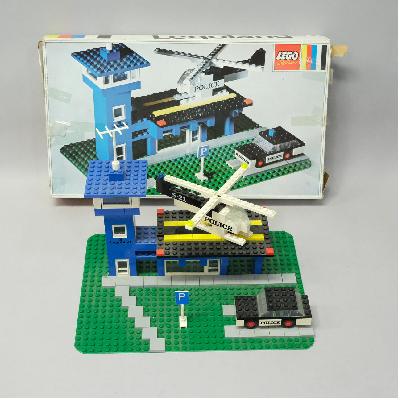 LEGO BYGGSATS, POLICE HELIPORT NR. 354. Leksaker - Leksaker - Auctionet