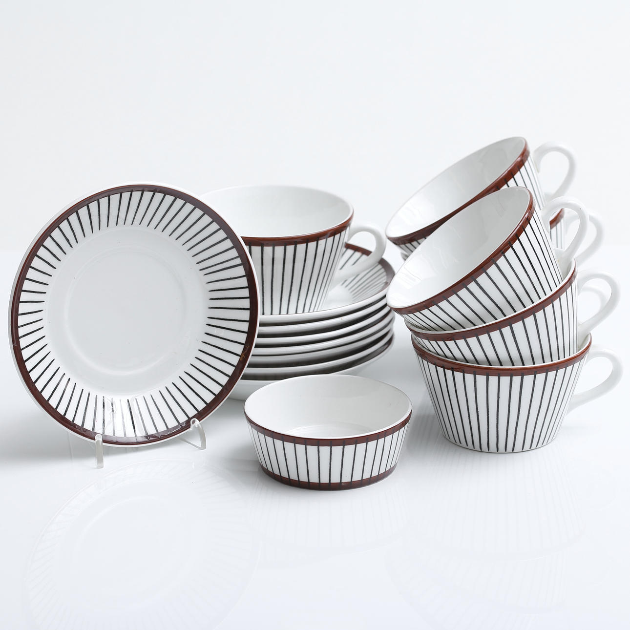STIG LINDBERG. A 16-piece tea set, “Spisa Ribb”, Gustavsberg, circa mid ...