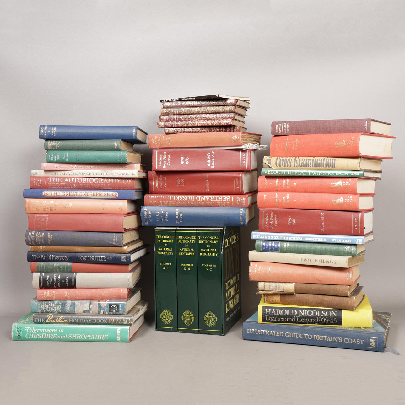 A COLLECTION OF BOOKS (QTY). Books, Maps & Manuscripts - Books - Auctionet