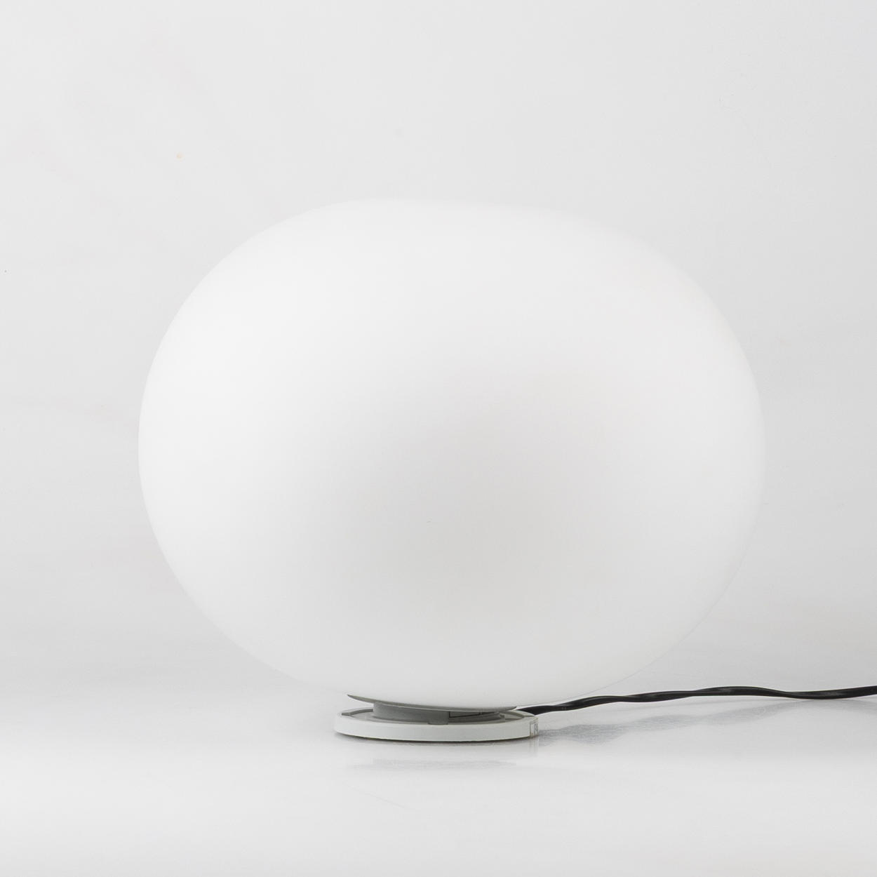 JASPER MORRISON. Table lamp “Glo-Ball, Basic 1", Flos, Italy. Lighting & Lamps - Table Lamps ...