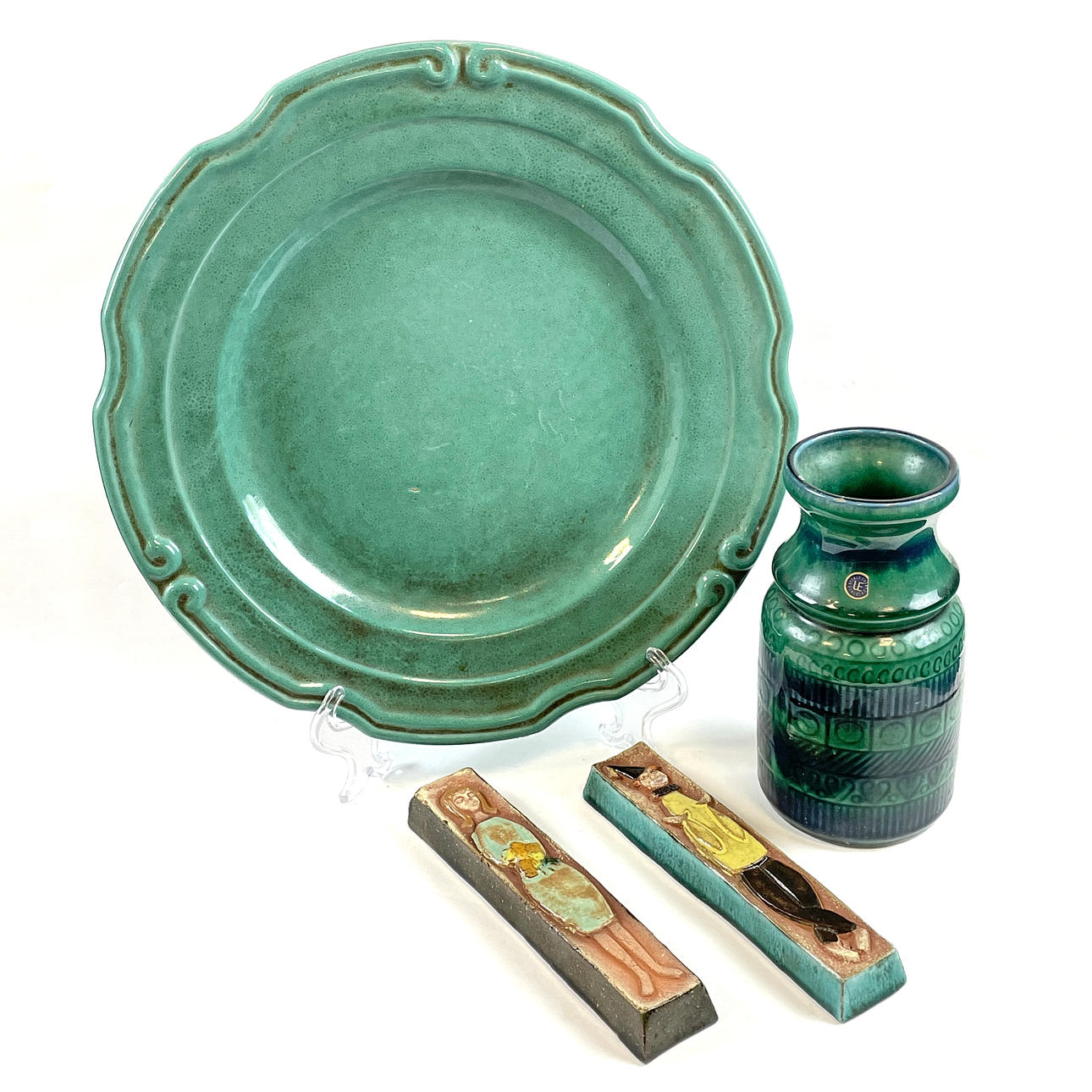 VASE, FRUIT PLATE and WALL RELIEFS, 4 pieces, ceramics, Mari Simmulson ...