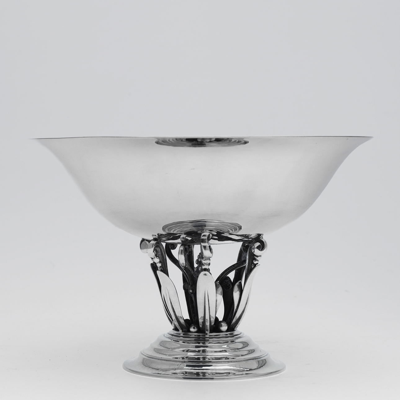 JOHAN ROHDE ( 1856 - 1935). Uppsats i sterlingsilver, Dessin 242. Georg ...