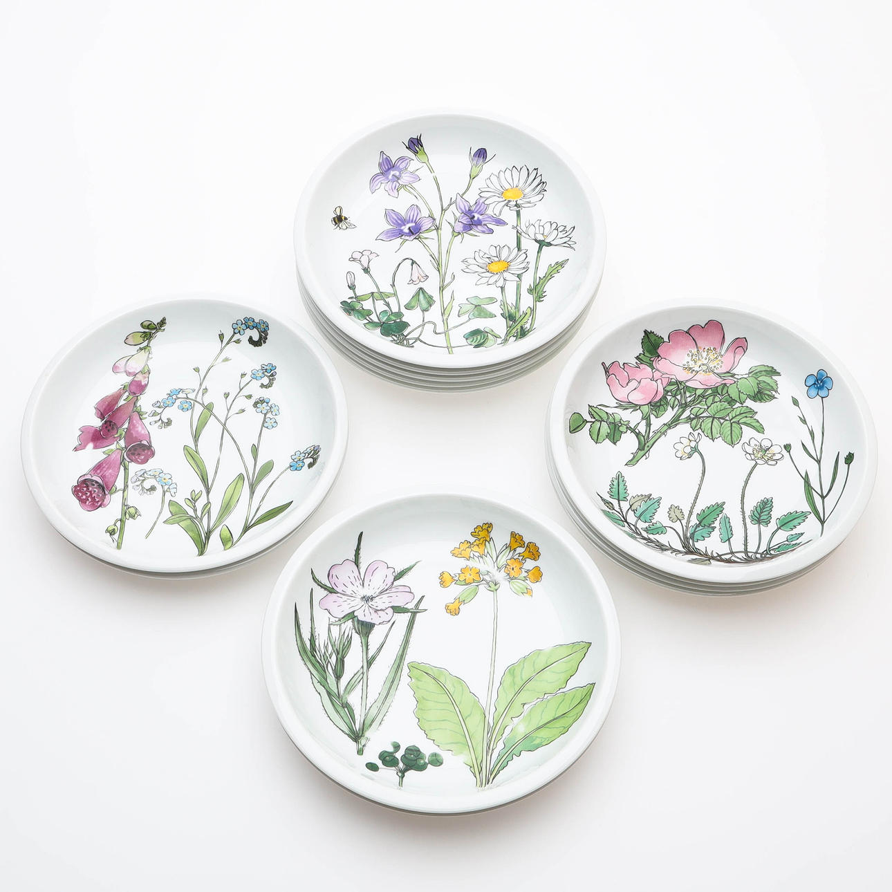 MARGUERITE WALFRIDSON. Sideboards/deep plates, 13 pieces, tableware ...