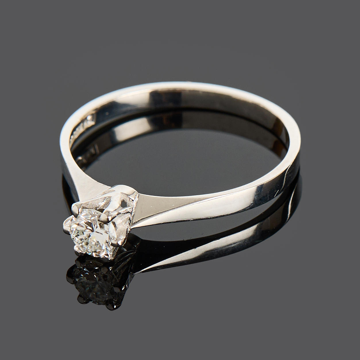 ENSTENSRING, 18k vitguld med en briljantslipad diamant 0.20ct ...