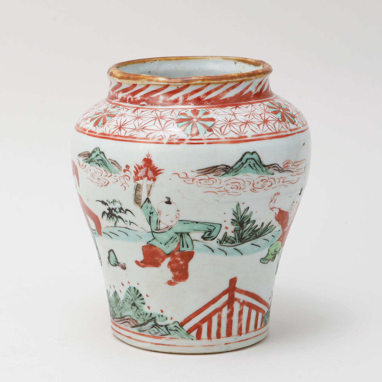 A porcelain urn, China, Transition, 1600/18th century. Ceramics ...