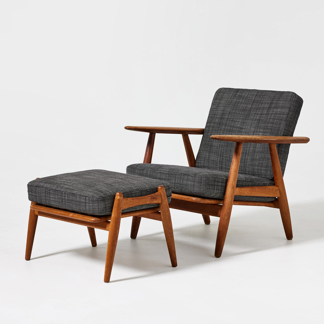 HANS J WEGNER. ”Cigar”, nojatuoli ja jakkara, Getema, Tanska 1970-tal ...