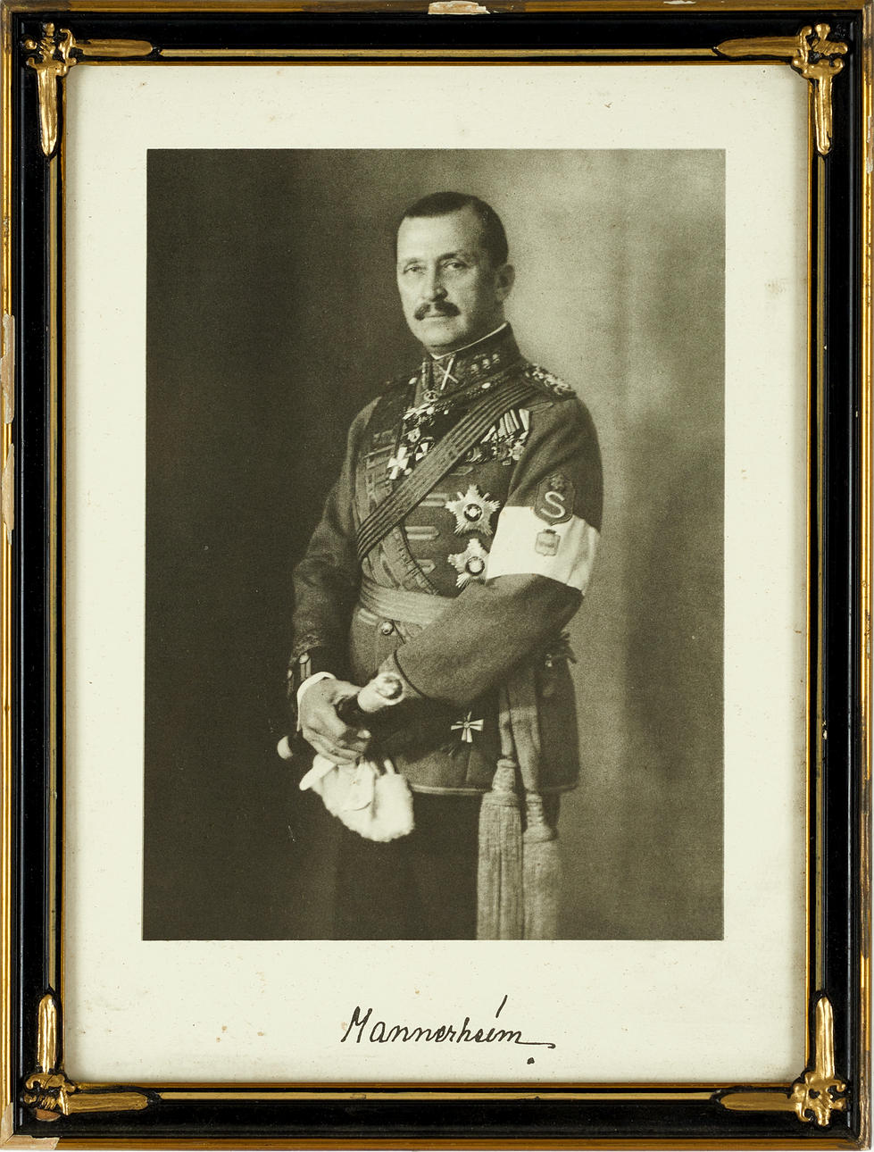 MANNERHEIM, black and white picture, signed in print, frame with ...
