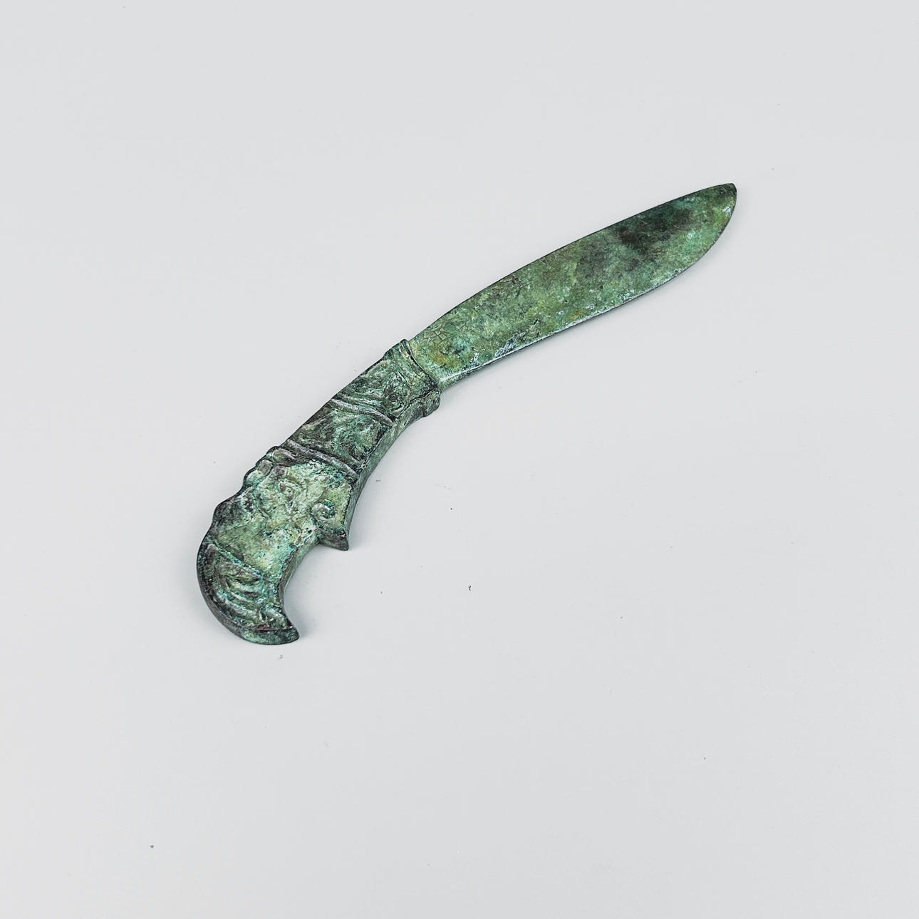 CHINESE BRONZE DAGGER. Weapons & Militaria - Edged weapons - Auctionet