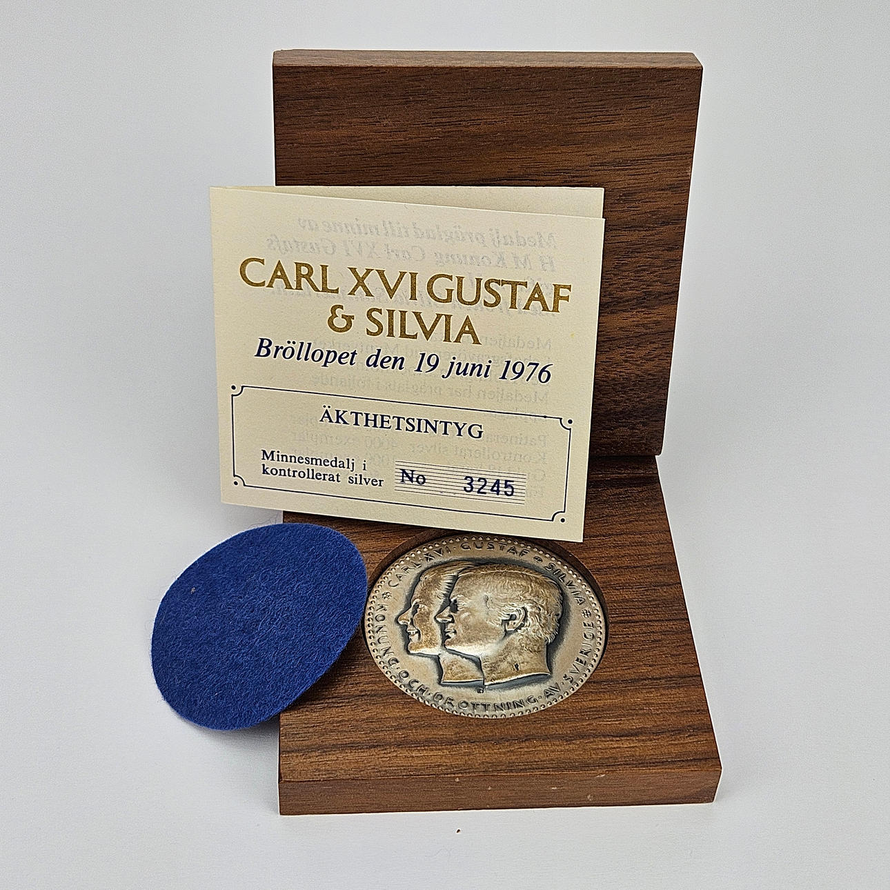 MEDALJ, silver, till minne av HM Konung Carl XVI Gustafs giftermål med fröken Silvia Sommerlath ...