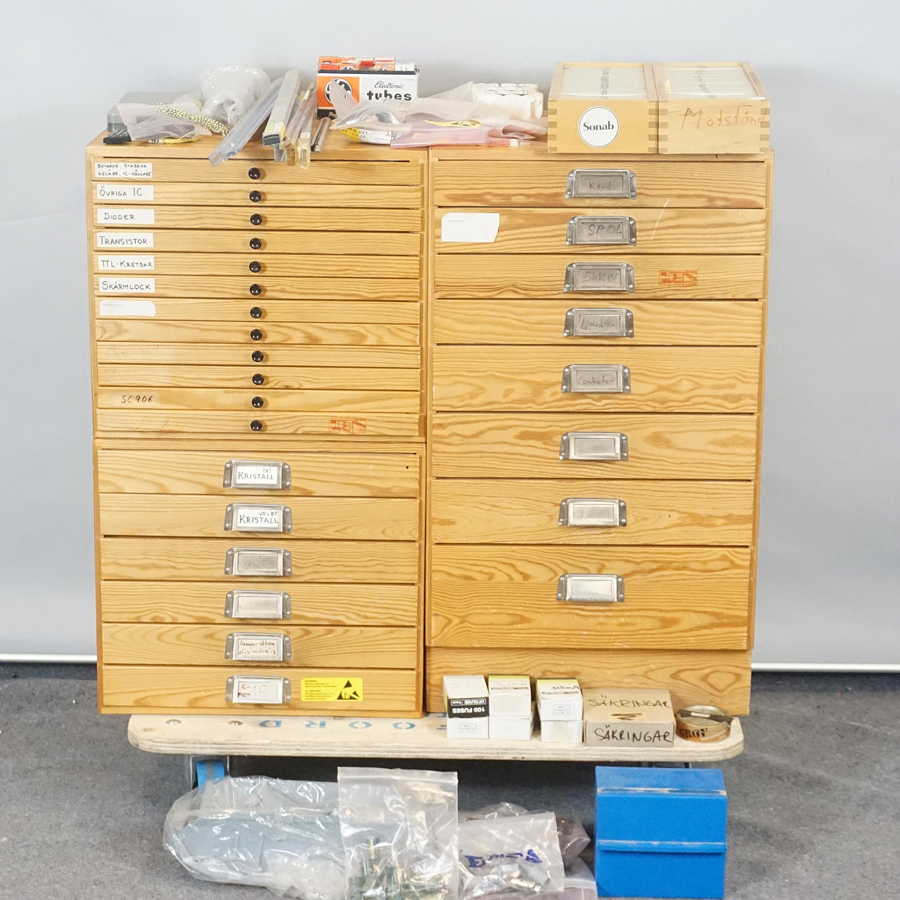 FILE CABINETS, 3 pcs. Modules, with accompanying components, pine ...
